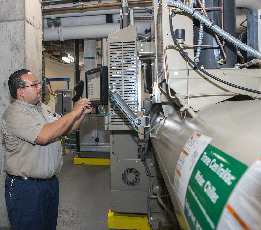 Trane Presents 'Energy Efficiency Leader' Award to Parkway Properties ...